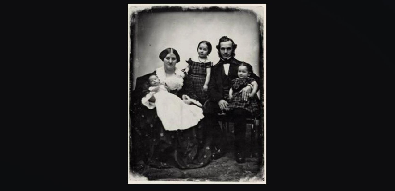 The First Family Photo Albums: Vintage Pictures of Victorian Mothers ...